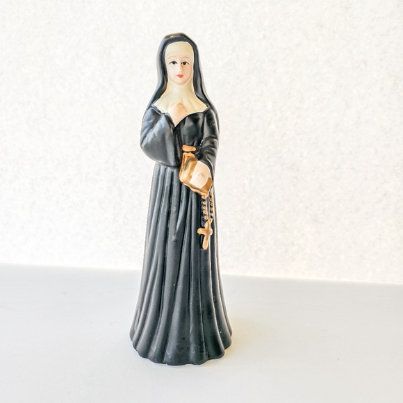 Art | Ceramic Nun With Rosary And Bible Vintage Figurine 1951970s ...
